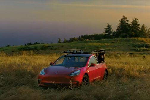 Impatiente, une YouTubeuse imagine sa propre version du pickup de Tesla