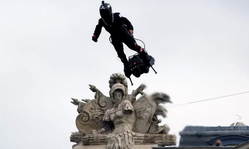 « L’homme volant » Franky Zapata va traverser la Manche sur son flyboard