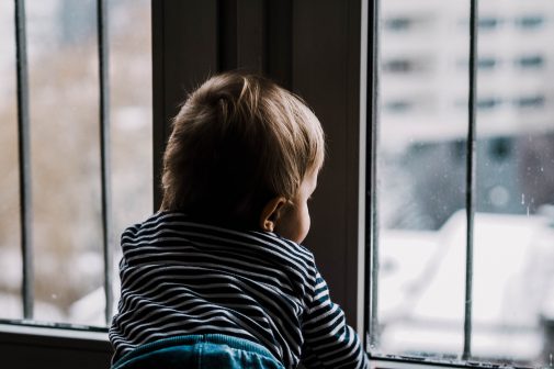 Entre 0 et 2 ans, voici le temps passé pour un bébé devant un écran