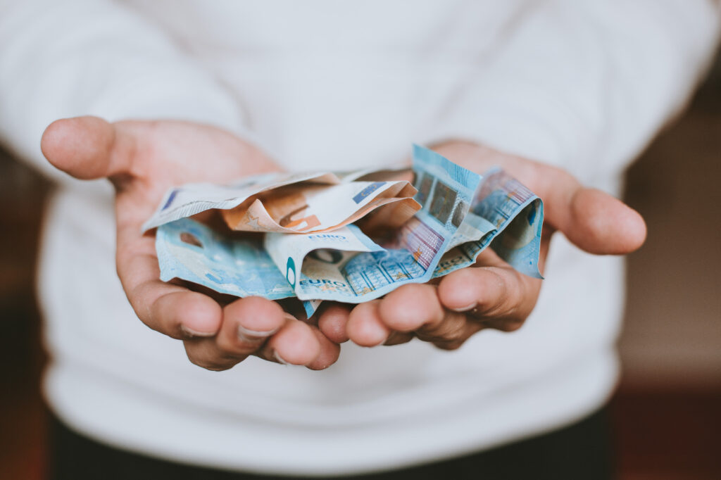 Paiement : pourquoi les Français aiment-ils toujours payer en cash