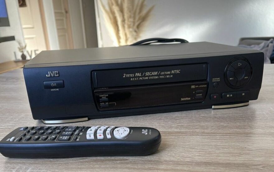 PasTech 🍉 Episode 16 : un magnétoscope, une VHS... c'était le cinéma à ...