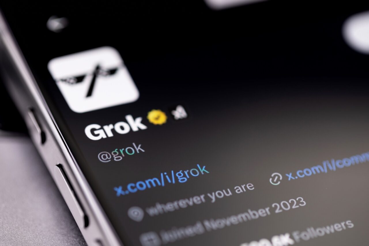 Elon Musk revend X (l’ancien Twitter) à son laboratoire xAI : tout ...