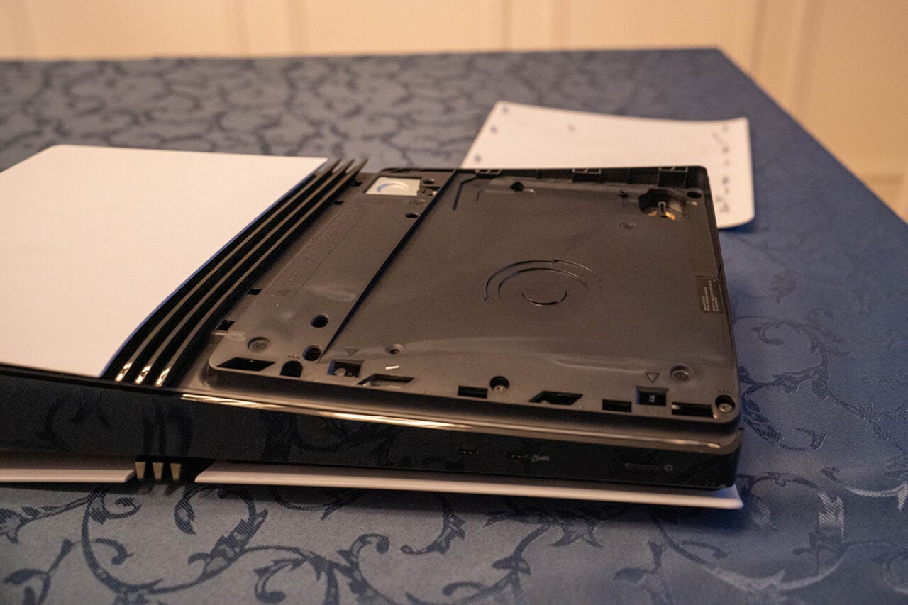 Tutoriel PS5 Pro : Comment installer le lecteur de disques