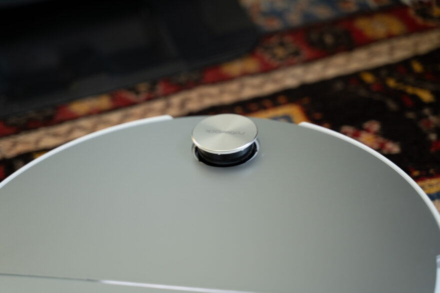 Test du Roborock Saros 10 : l’aspirateur-robot presque parfait qui vaut ...