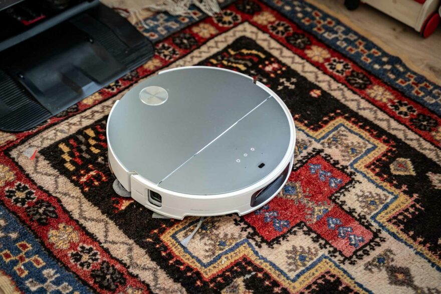 Test du Roborock Saros 10 : l’aspirateur-robot presque parfait qui vaut ...