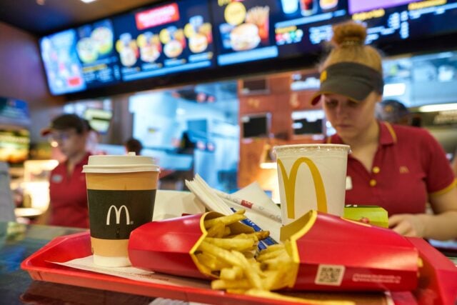 France : McDonald's baisse massivement ses prix et lance un menu à 5 ...