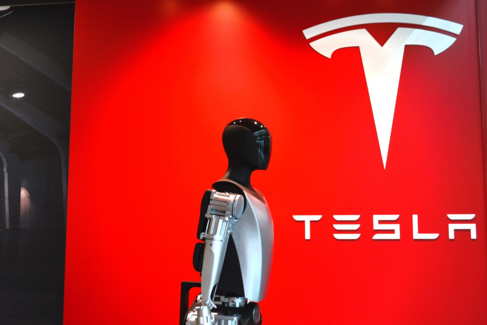 La nouvelle promesse d’Elon Musk : le robot Optimus 3 de Tesla arrive ...