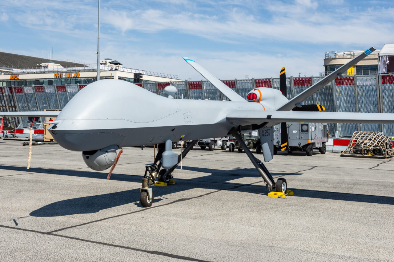 La France survolée à son tour par des drones non identifiés, au-dessus ...