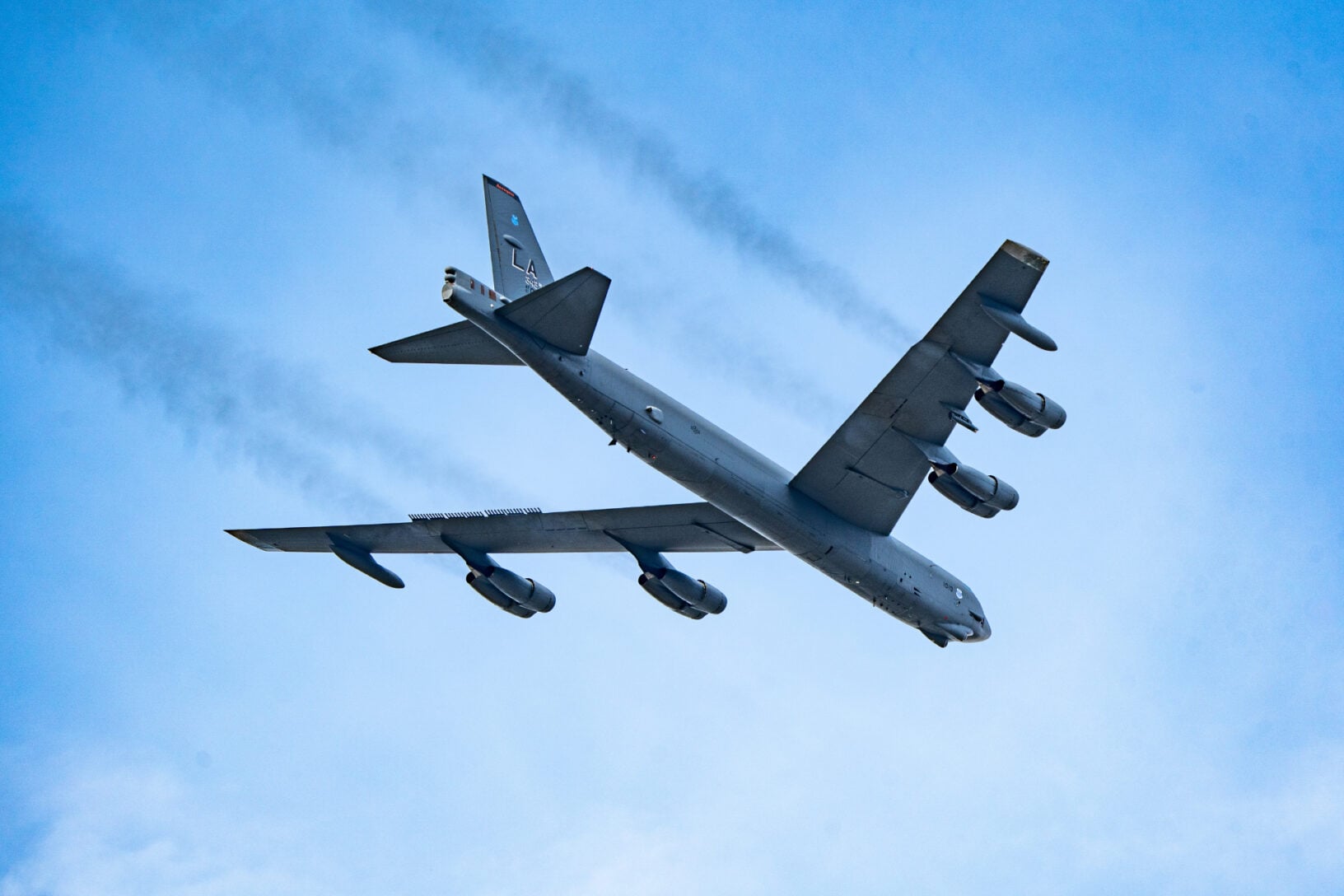 Rare. Un bombardier américain vient de traverser le ciel français et ...