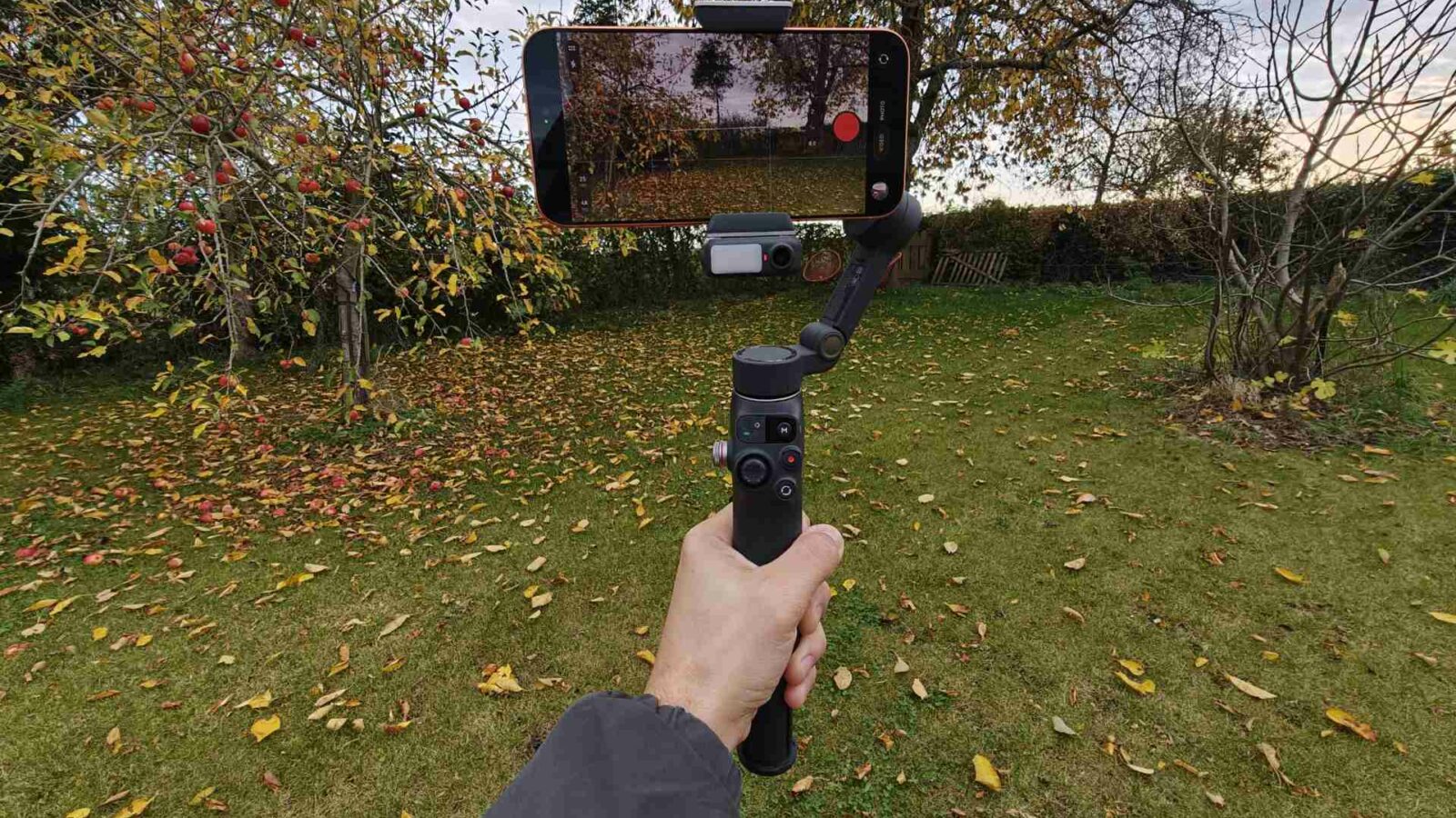 On a testé le DJI Osmo Mobile 8, le stabilisateur qui transforme votre ...