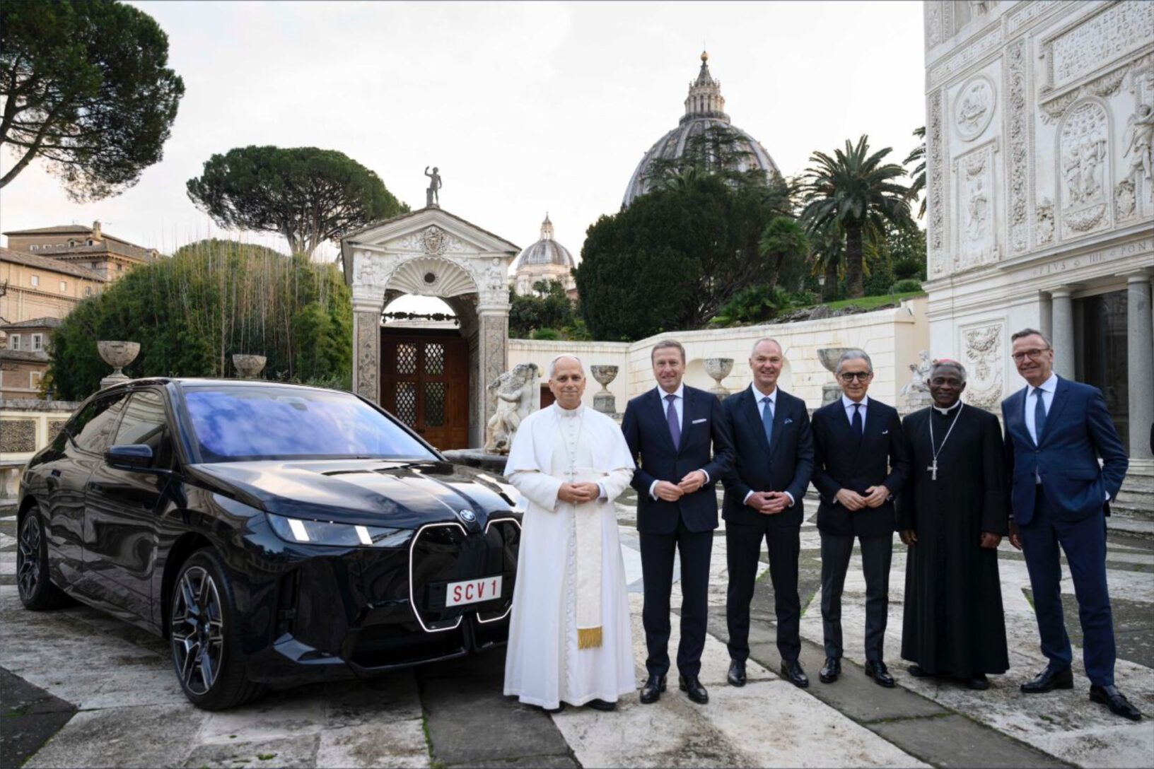 Le pape Léon XIV reçoit une voiture « discrète », pour passer inaperçu ...