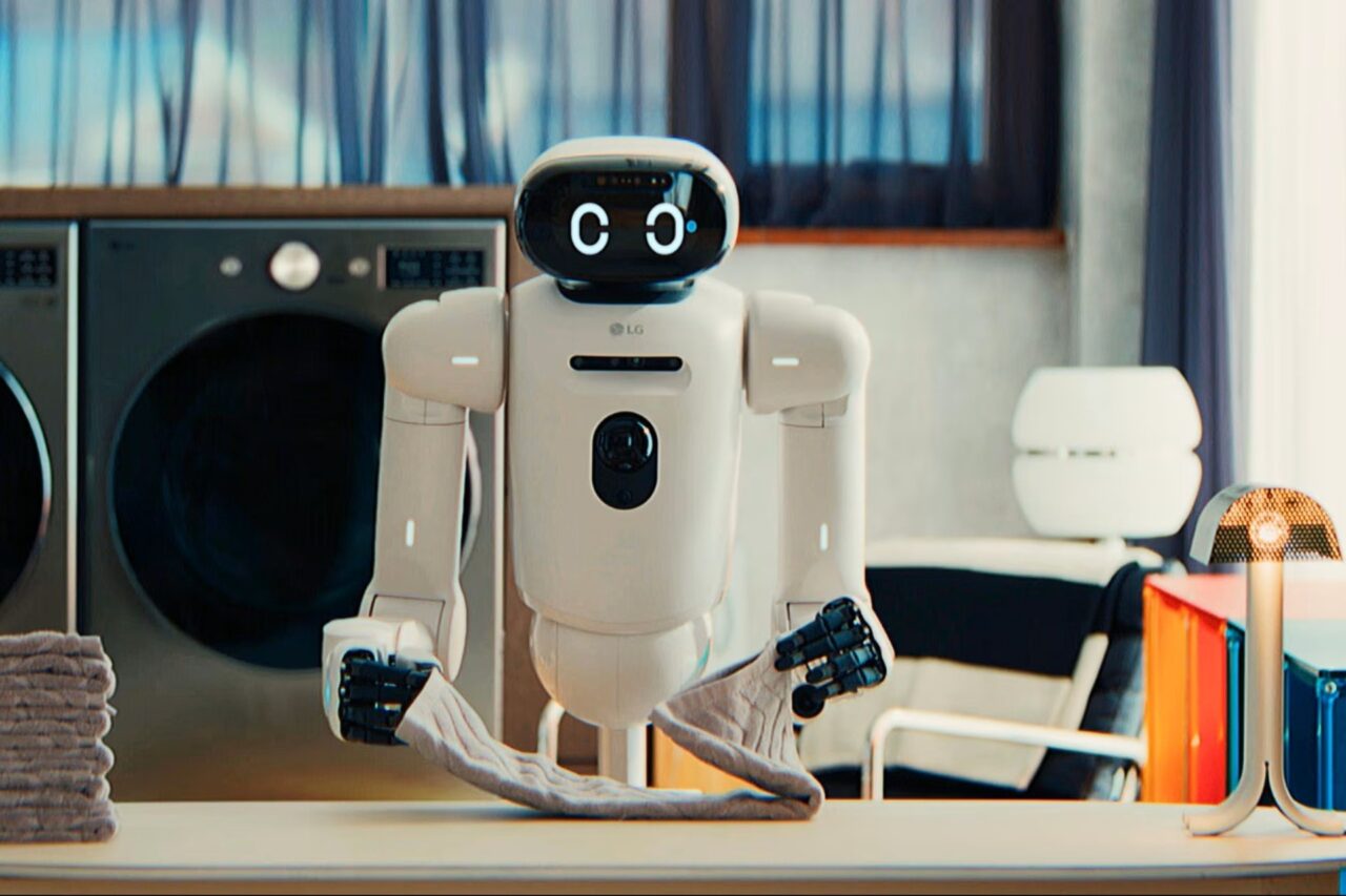 La maison du futur est là : LG présente un robot qui fait la lessive ...