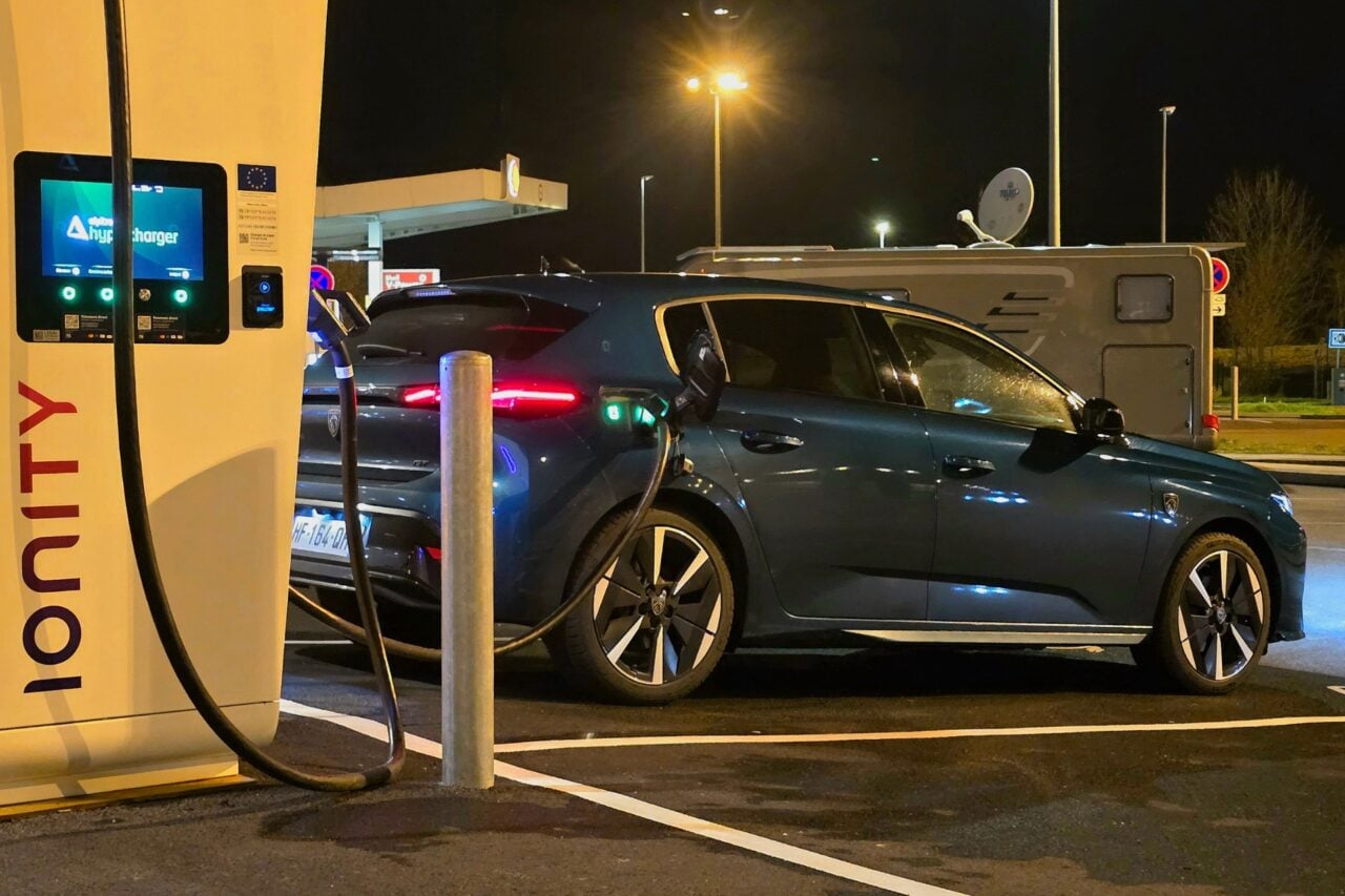 On a testé la nouvelle Peugeot 308 électrique : à 46 350 €, peut-elle ...