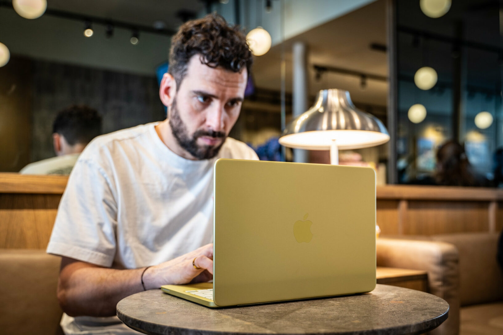 Apple présente le MacBook Neo à 699 € : moins cher qu'un iPhone, que ...