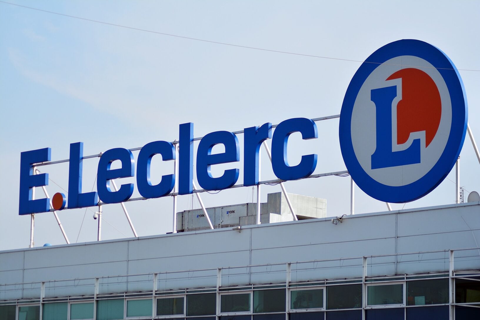 Prix bas, magasins plus petits : les supermarchés Leclerc vont bientôt ...