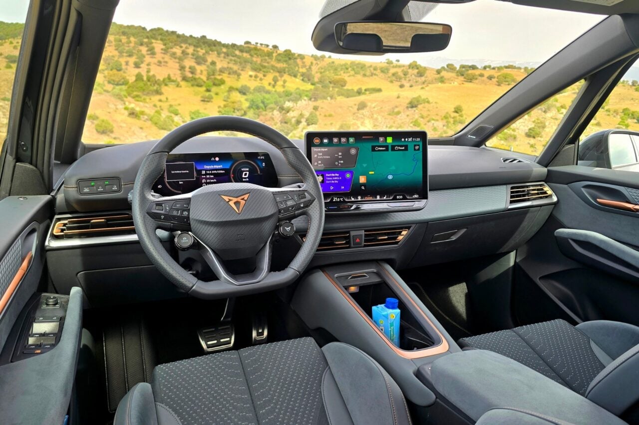 On a testé la Cupra Born : rajeunie, elle corrige enfin ses pires ...
